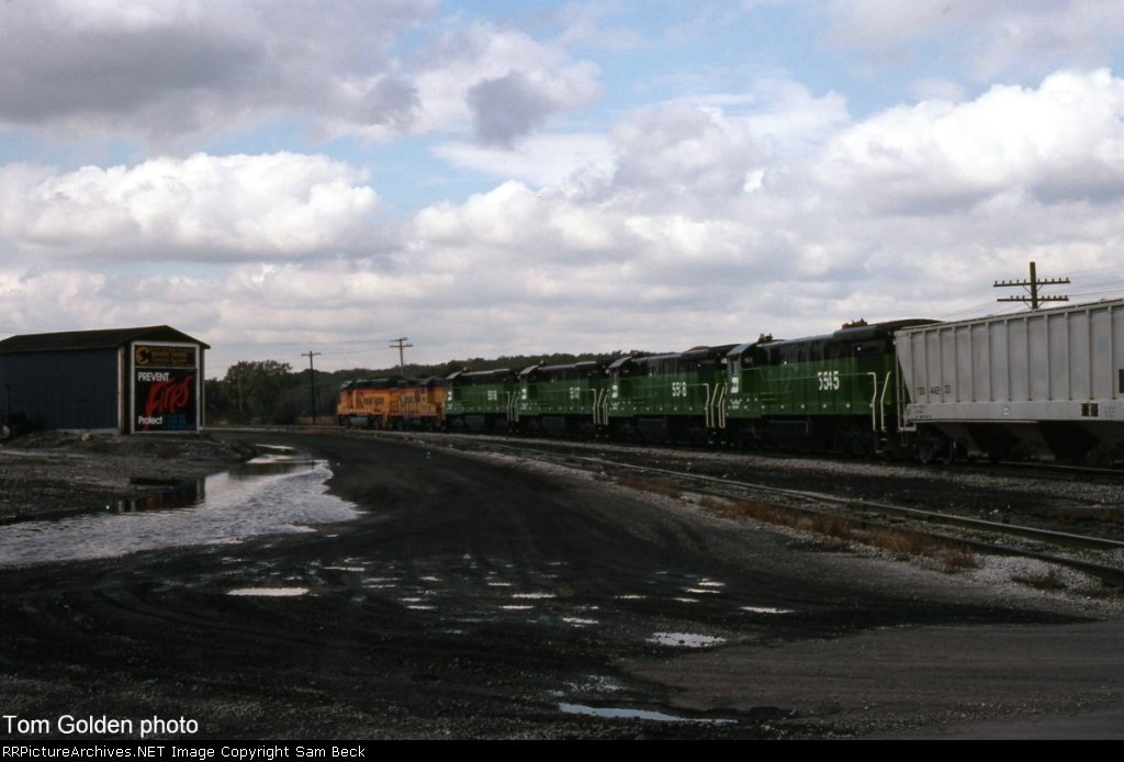 New Burlington Northern C30-7s